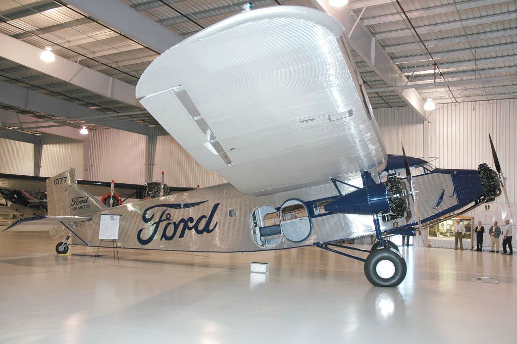 Rod's Aviation Photos: USTour 2007: Golden Wings Museum, Anoka County ...