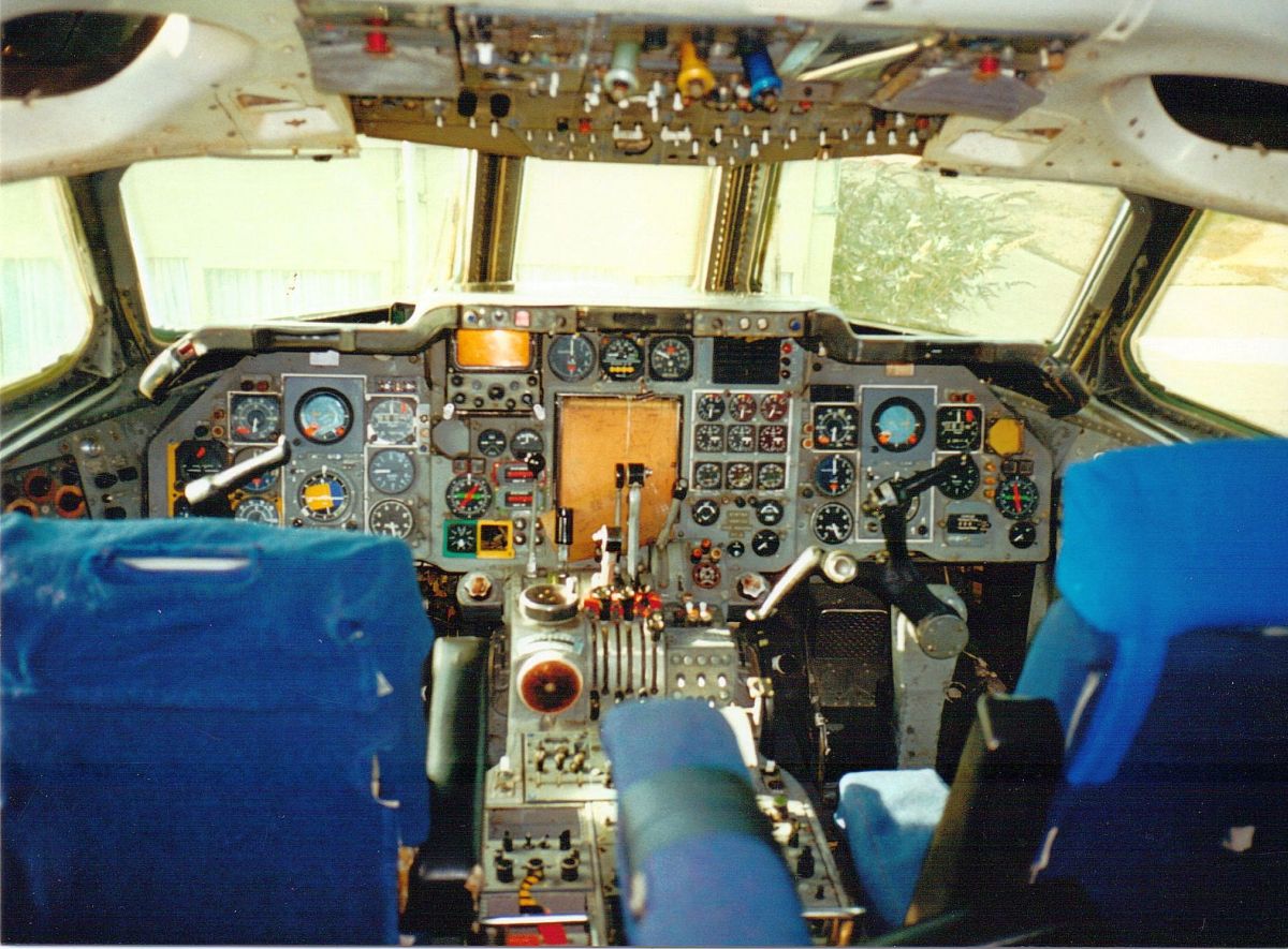 Rod's Aviation Photos: De Havilland Aircraft Heritage Centre 2000