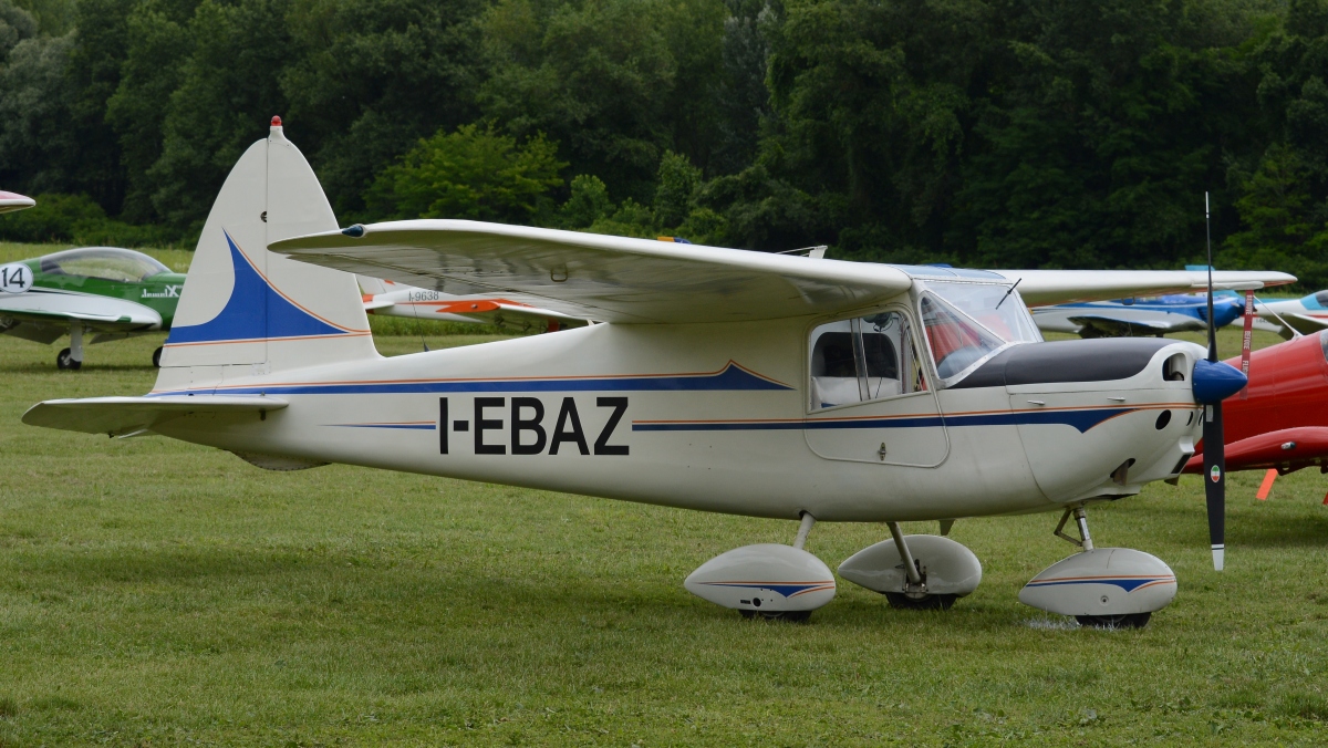 Rod's Aviation Photos: European tour 2015: Jonathan Collection fly-in ...