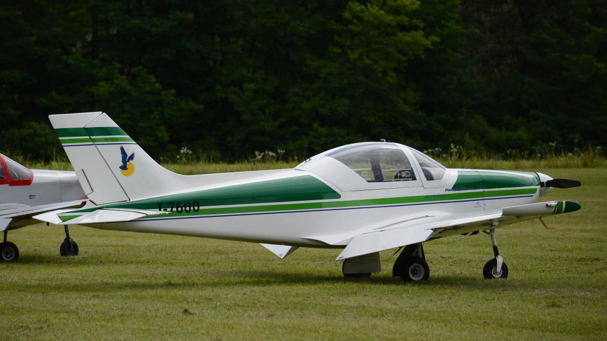 Rod's Aviation Photos: European tour 2015: Jonathan Collection fly-in ...