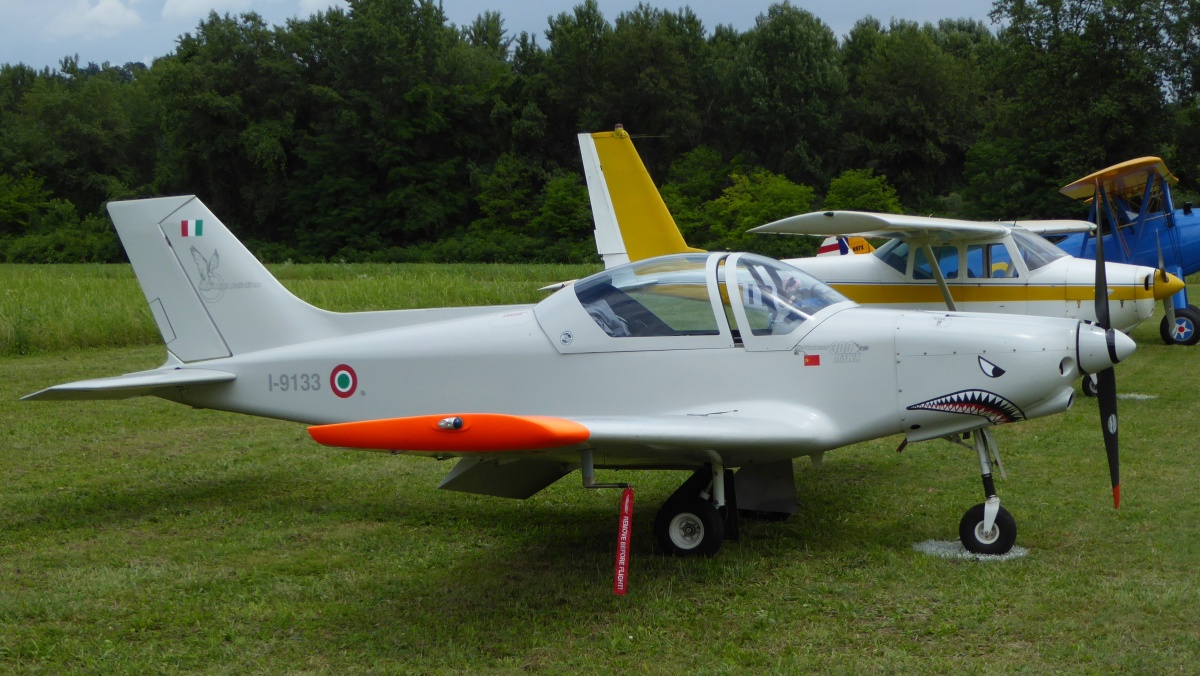 Rod's Aviation Photos: European tour 2015: Jonathan Collection fly-in ...