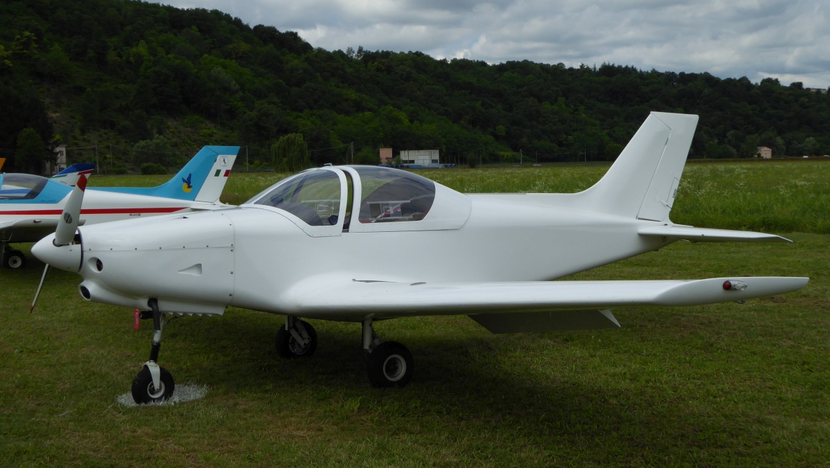 Rod's Aviation Photos: European tour 2015: Jonathan Collection fly-in ...