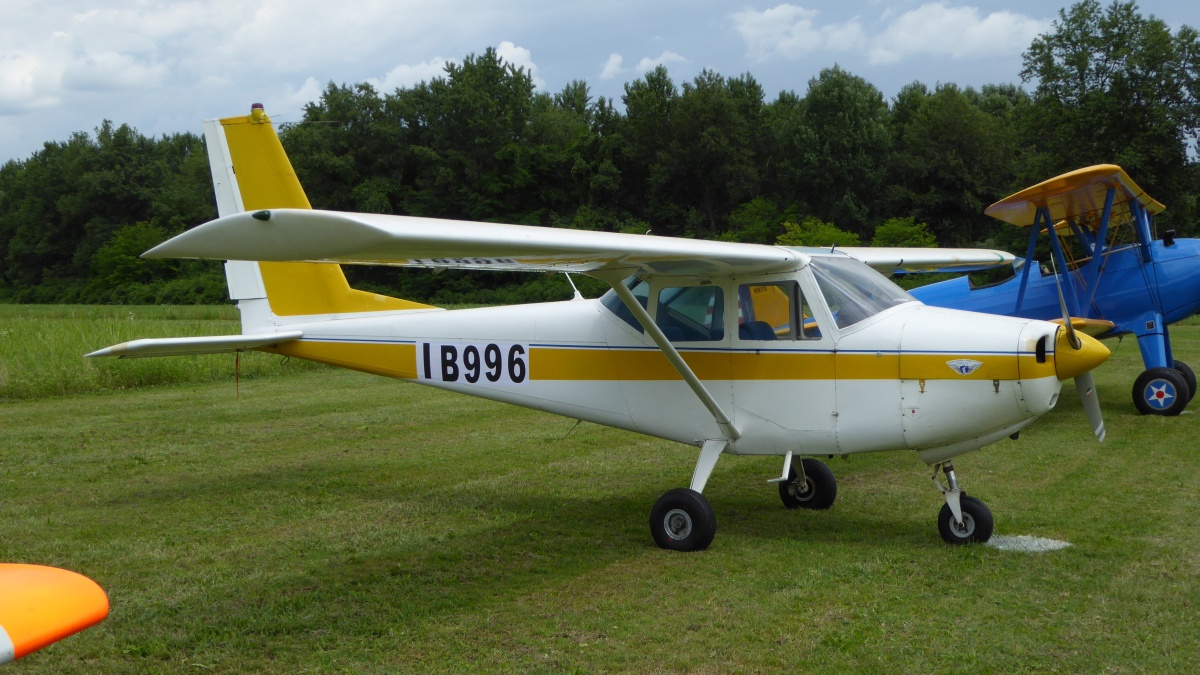 Rod's Aviation Photos: European tour 2015: Jonathan Collection fly-in ...