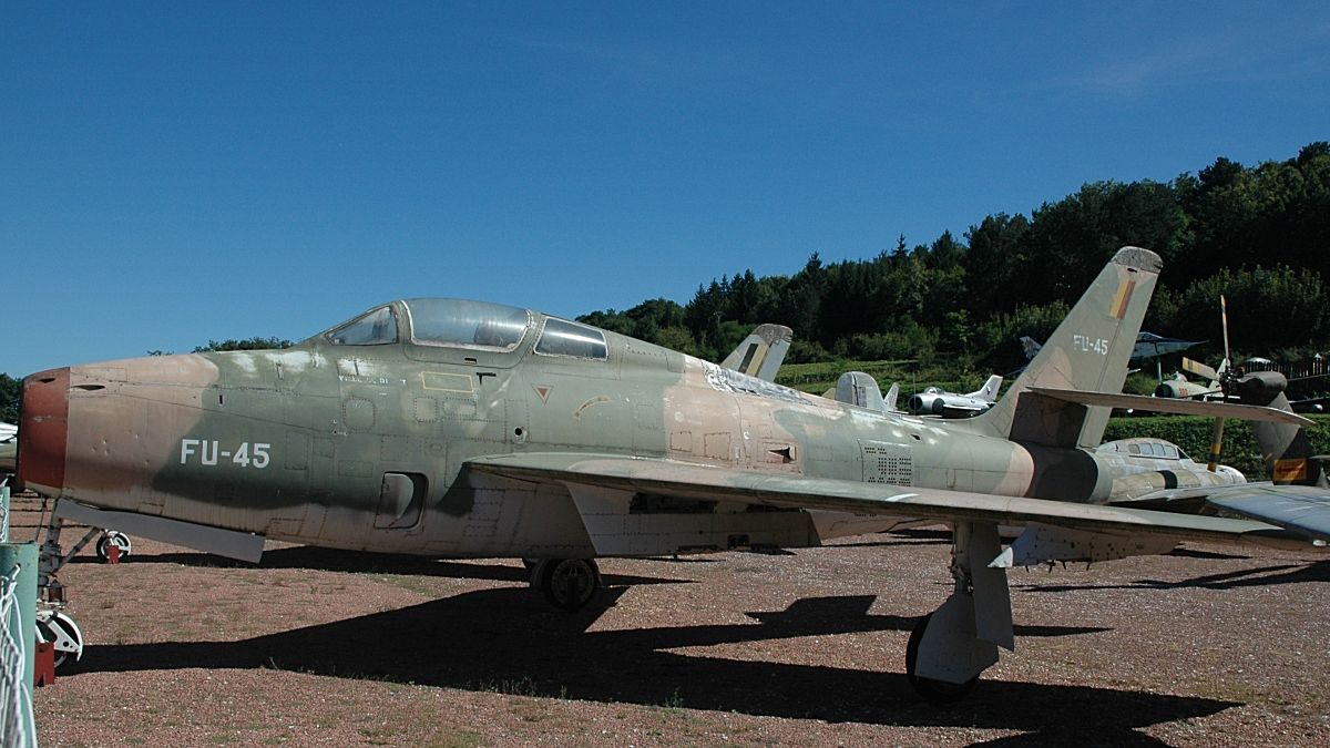 Rod's Aviation Photos: France Tour 2013 page 2: Château de Savigny-les ...